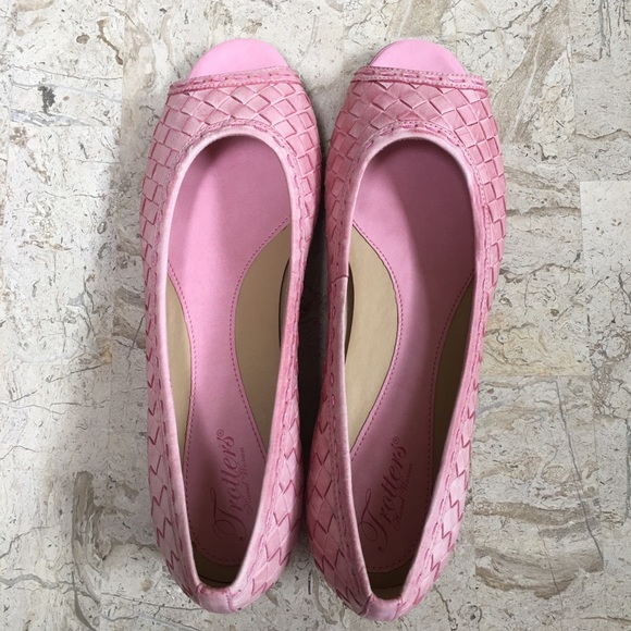 Trotters | Shoes | Open Toe Flat Low Heel Pink Leather Slip On New ...